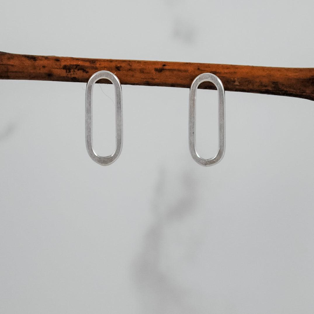 Paperclip Oval Stud Earrings - sterling silver – Cameron Kruse